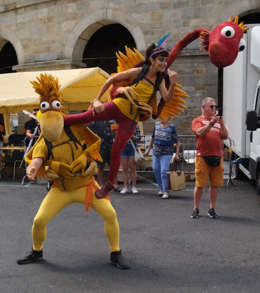 Les Piafos - Tourbillon de plumes et de percussions
